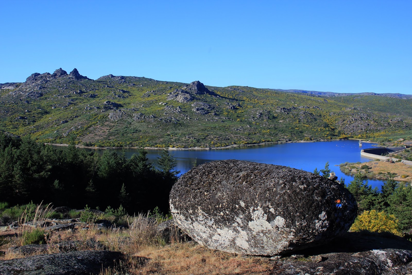 Caminhando junto ao Vale do Rossim