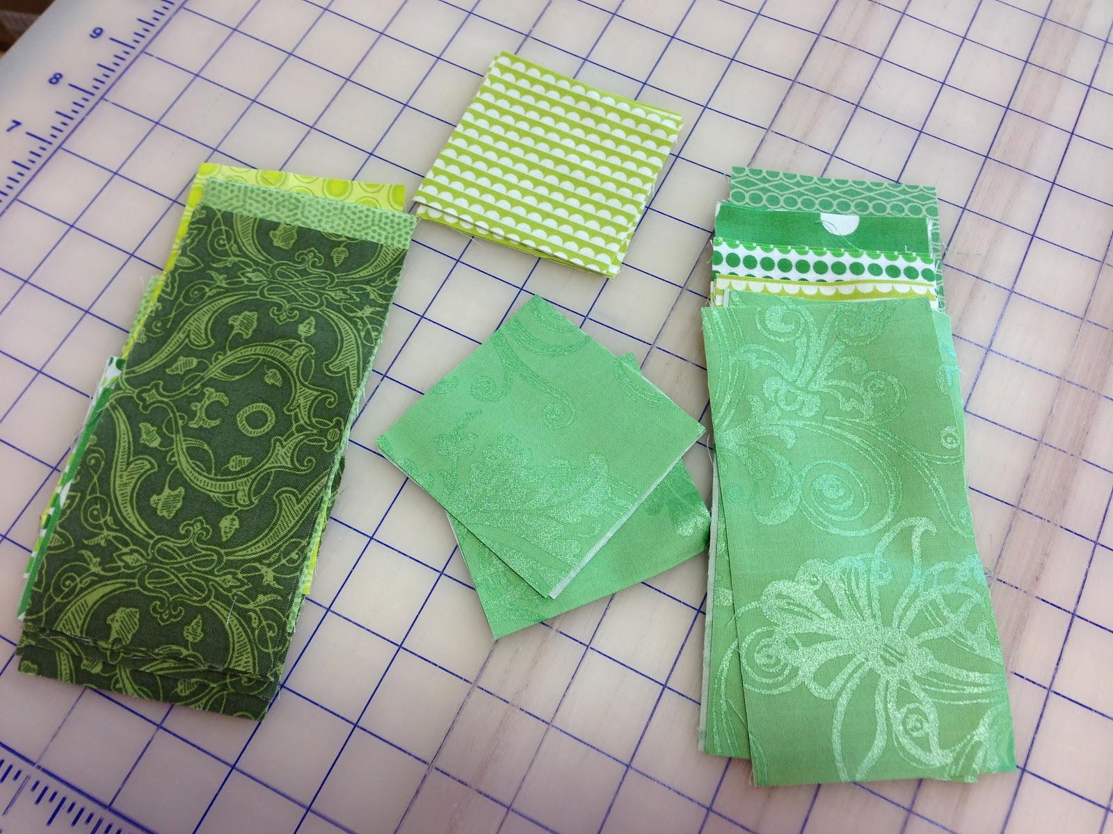 Material Girls Quilts: Quick and Easy Tablerunner tutorial