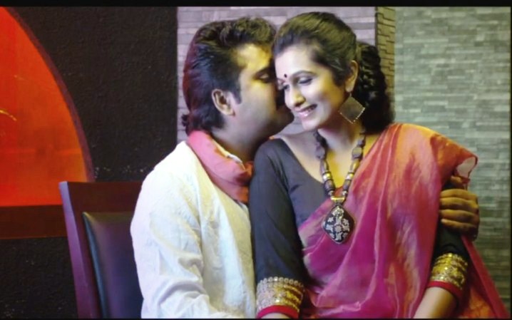 Mallu serial actress kavitha Nair hot navel and cleavage show in Hotel ...