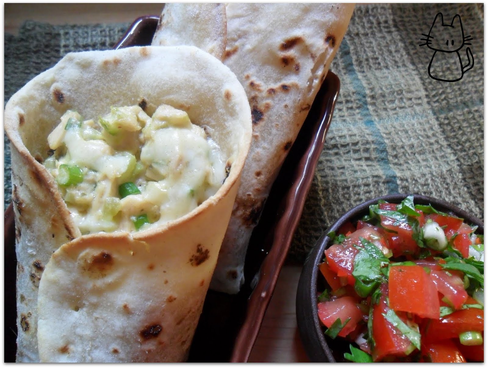 La tête dans le chaudron: Burritos au thon et salsa à la tomate