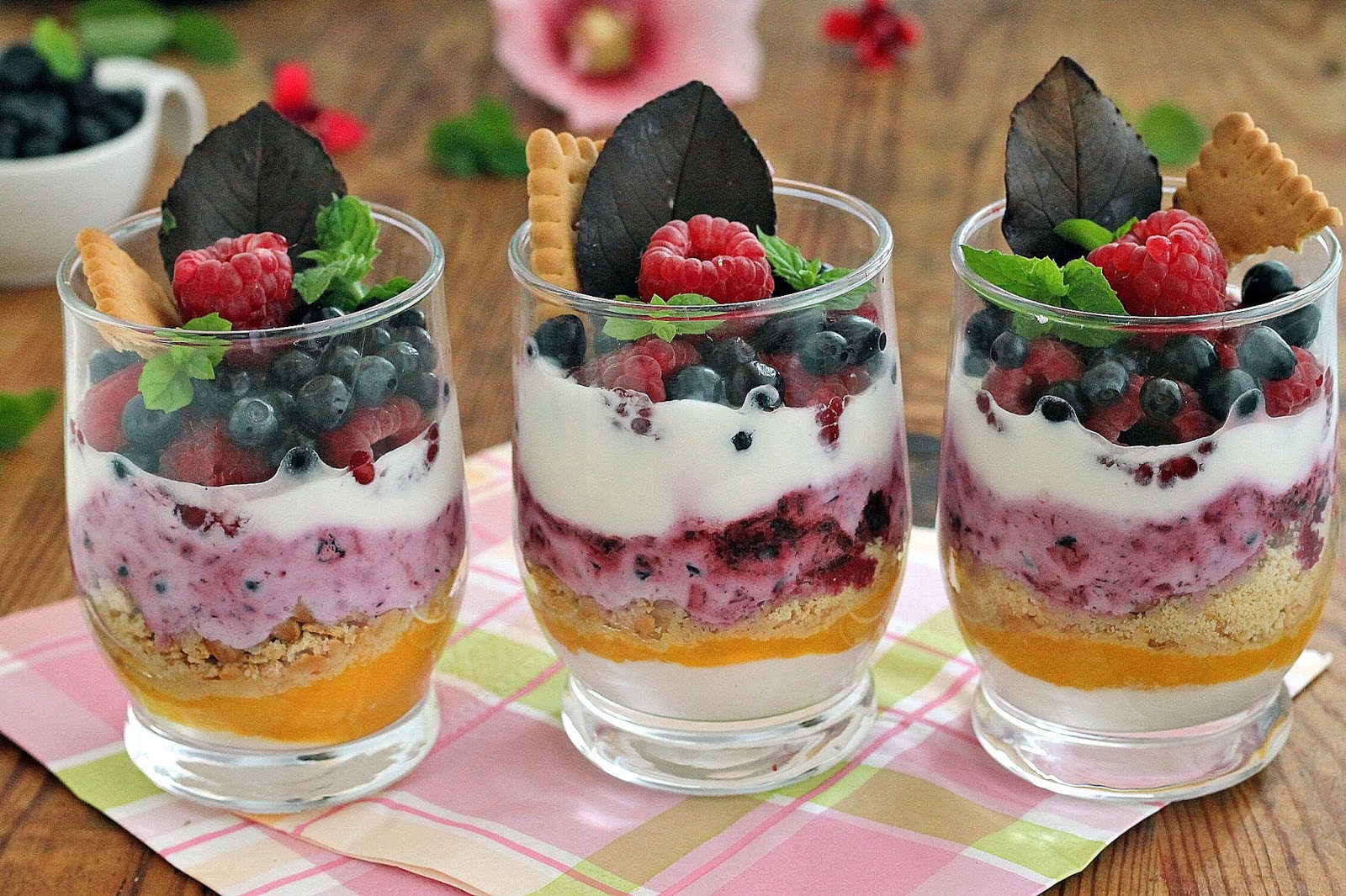 wesoła kuchnia: Deser malinowo jagodowy