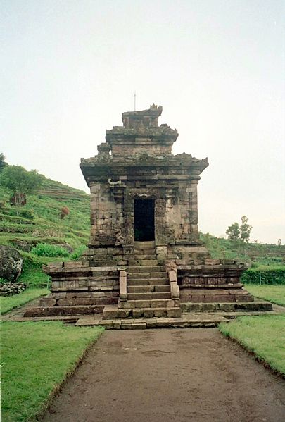 Menjelajah Candi Peninggalan Sejarah di Semarang | Guntoro10