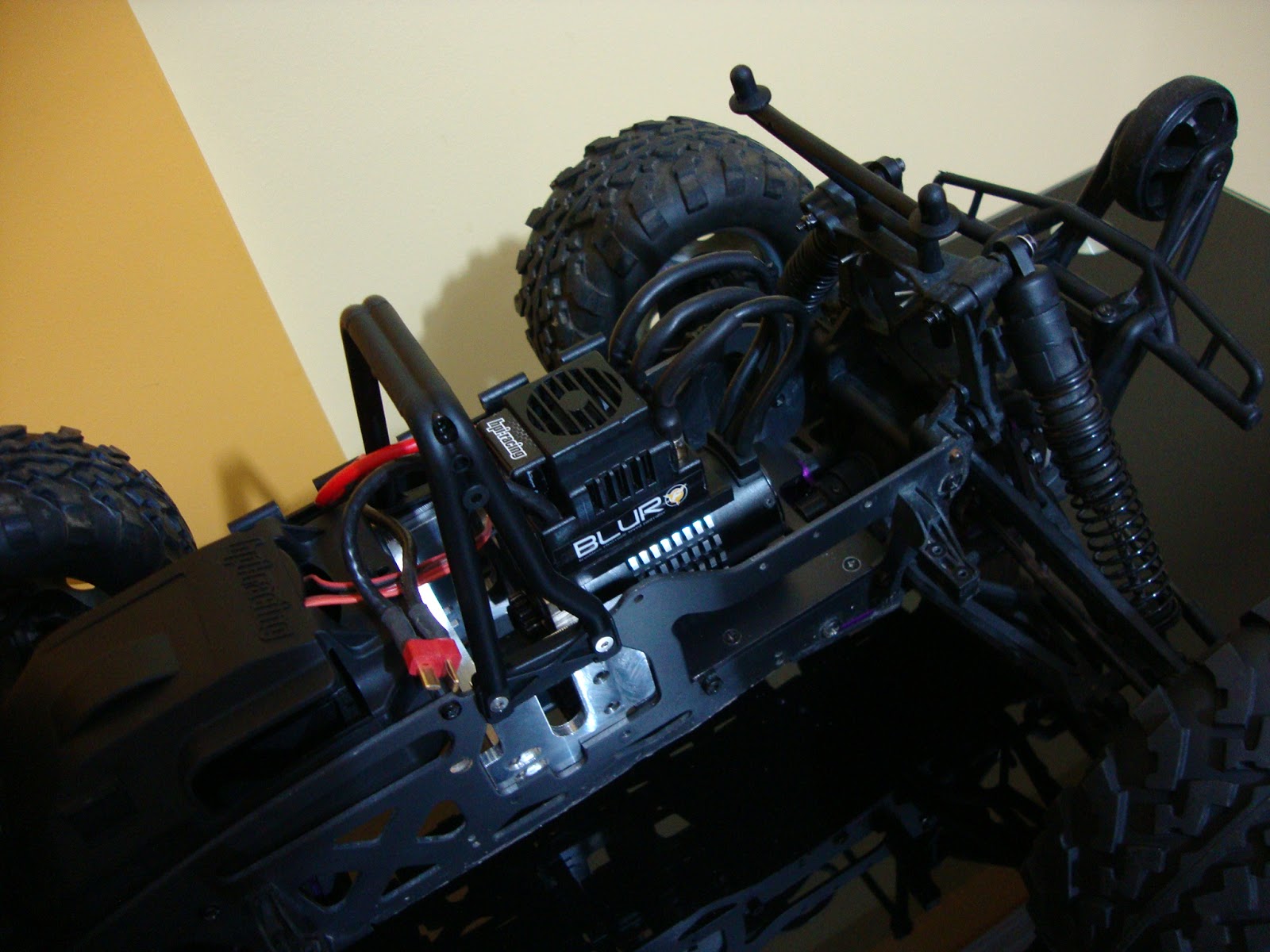 RC BRUSHLESS BLOG---: Hpi savage all in the center brushless conversion