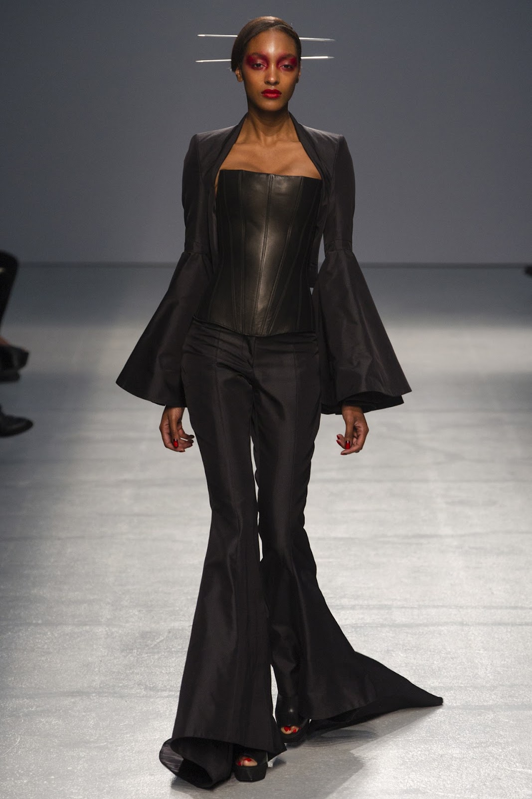 Gareth Pugh Spring 2013 Paris Fashion Week | Fashion News