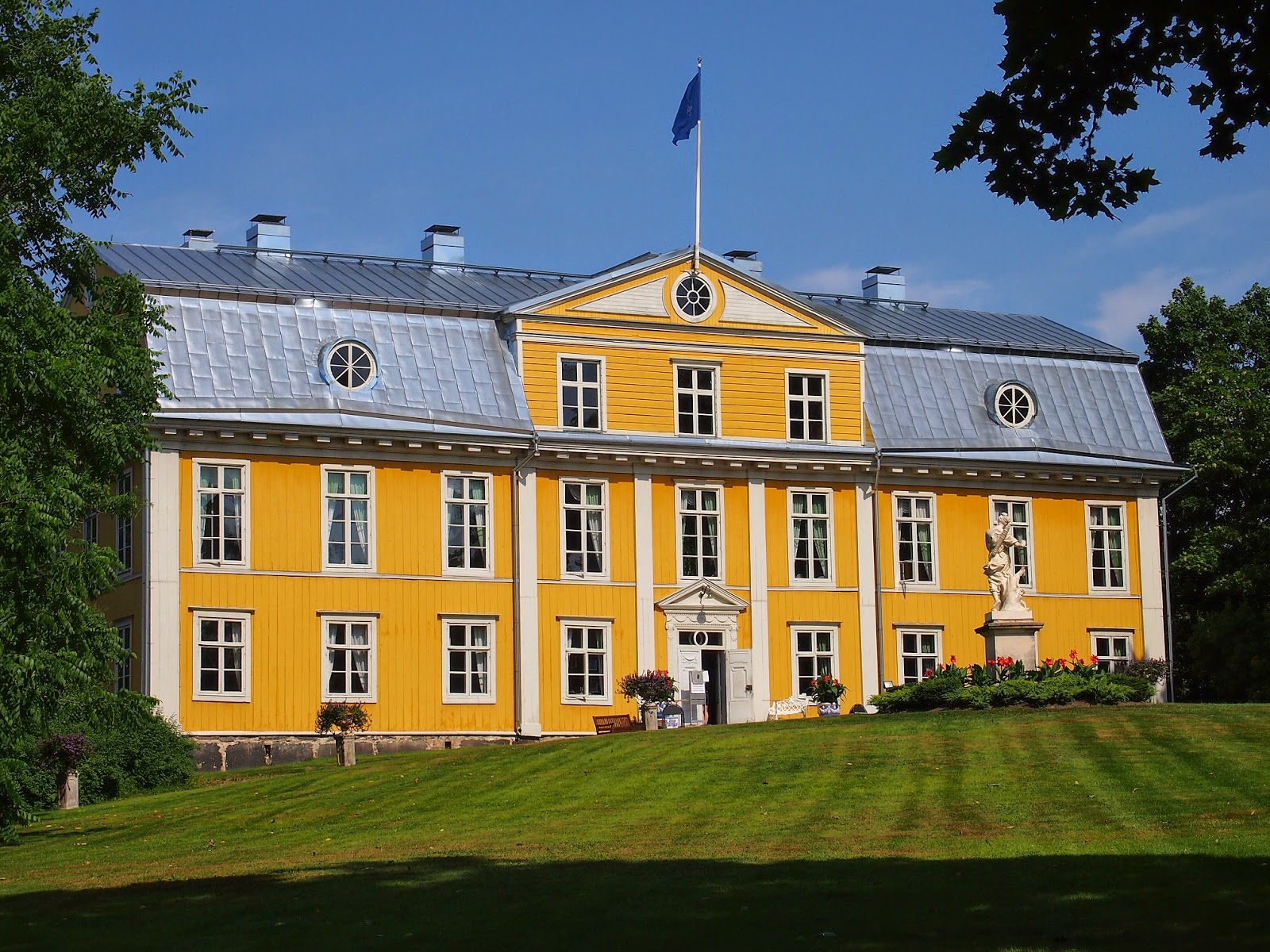 MC KUCKO: Mustion linna.