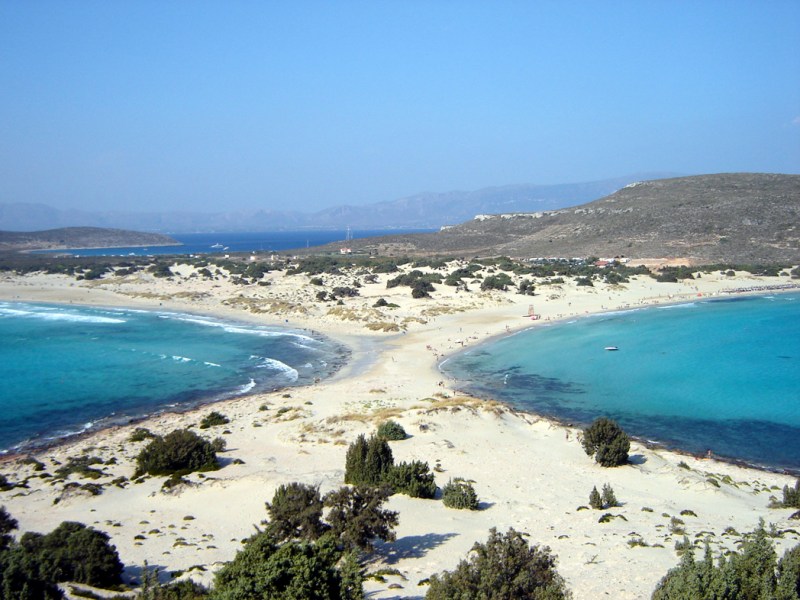 Σίμος: Η παραλία με την εξωτική θέα στην Ελαφόνησο που θυμίζει ...