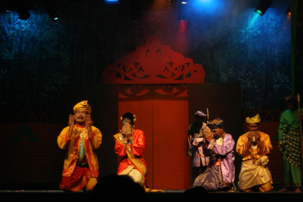 Teater Bangsawan Puteri Selindungan Bulan...=D | Hamka Kecil