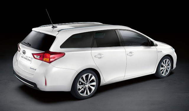 Renault e Toyota exibem novas peruas em Paris