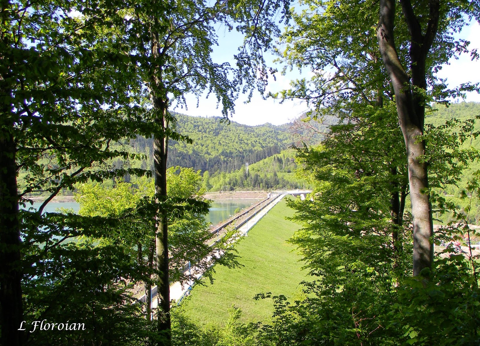 Blog de Calatorii si Drumetii Montane.: Drumetie pe dealurile de langa ...