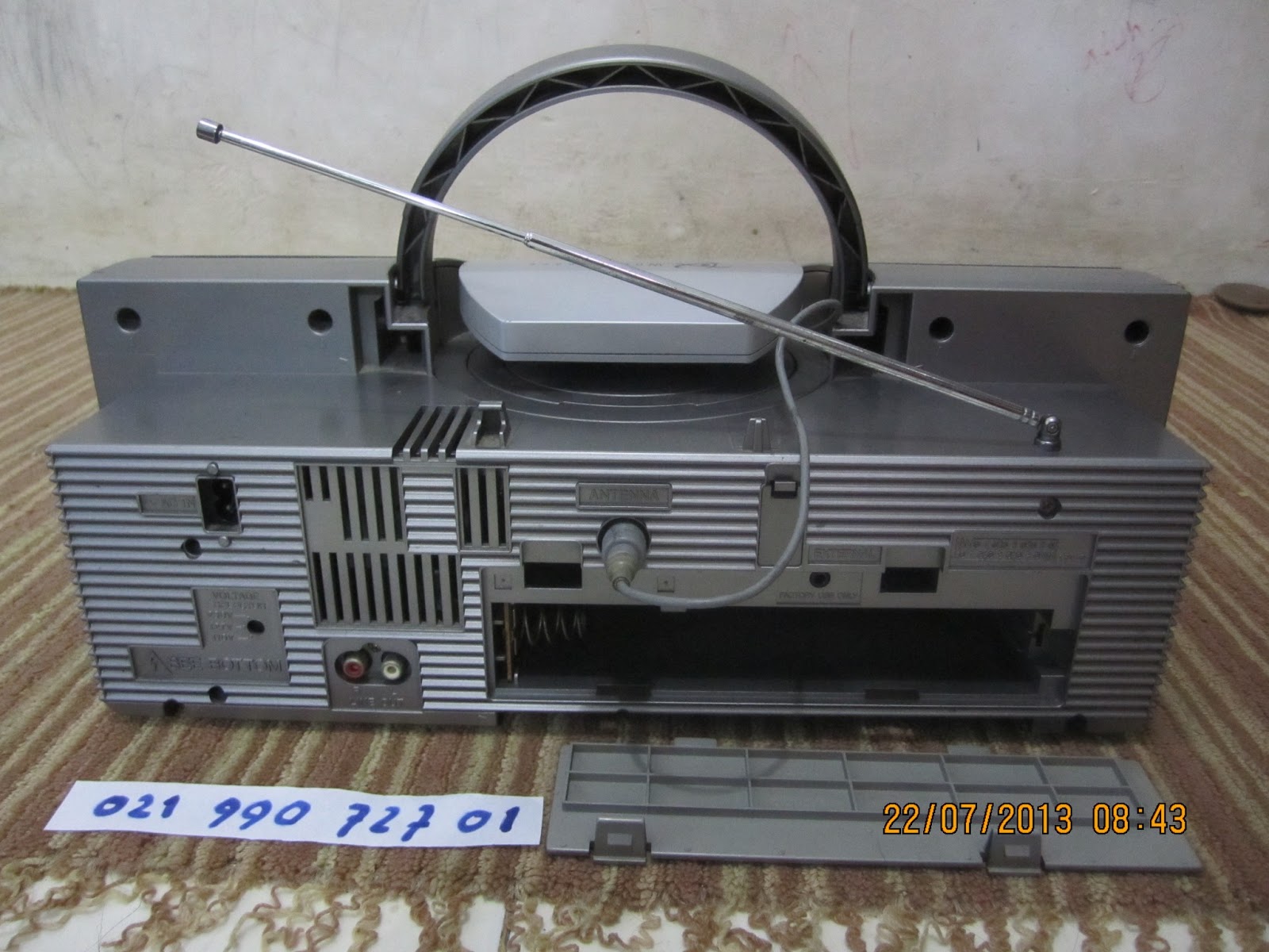 E L E C T R O N S: Digital Radio Worldspace satelite JVC FR-DS 100