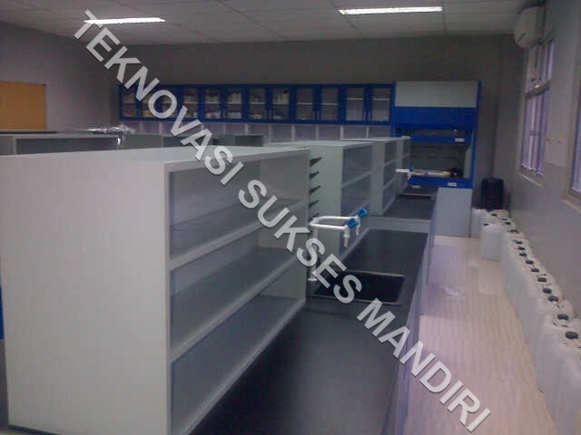 Proyek Furniture Laboratorium Kimia | MEJA LABORATORIUM | LEMARI ASAM ...