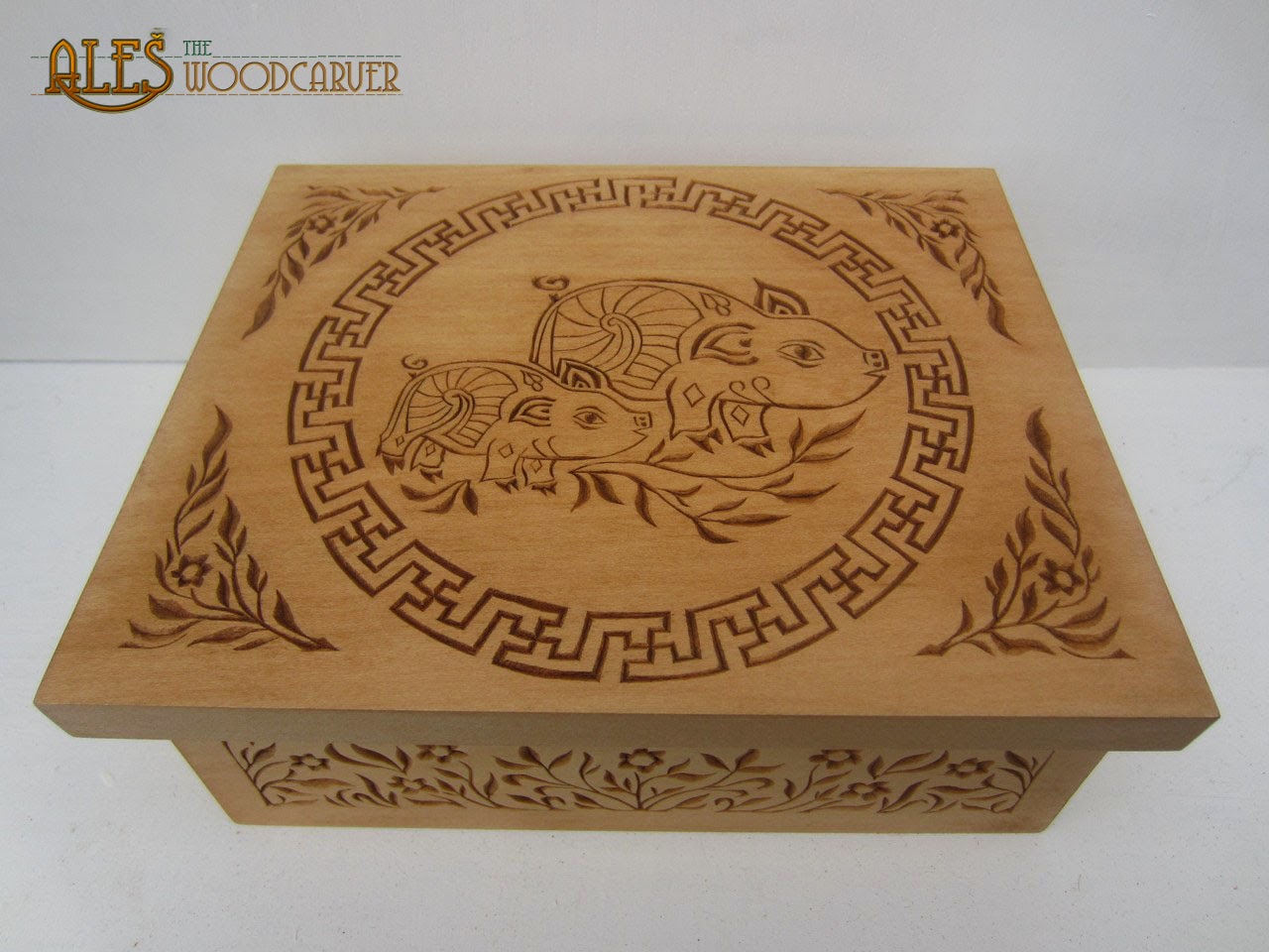 Ales the woodcarver: Chip carved trinket box