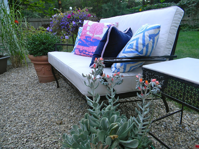 GORGEOUS SHINY THINGS: The Curbside Patio Set Score