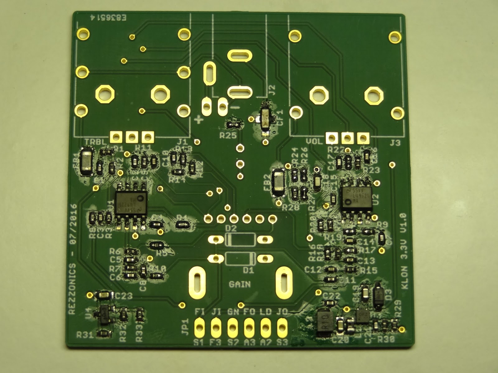 Rezzonics: Klon 3v3 clone: assembly and test