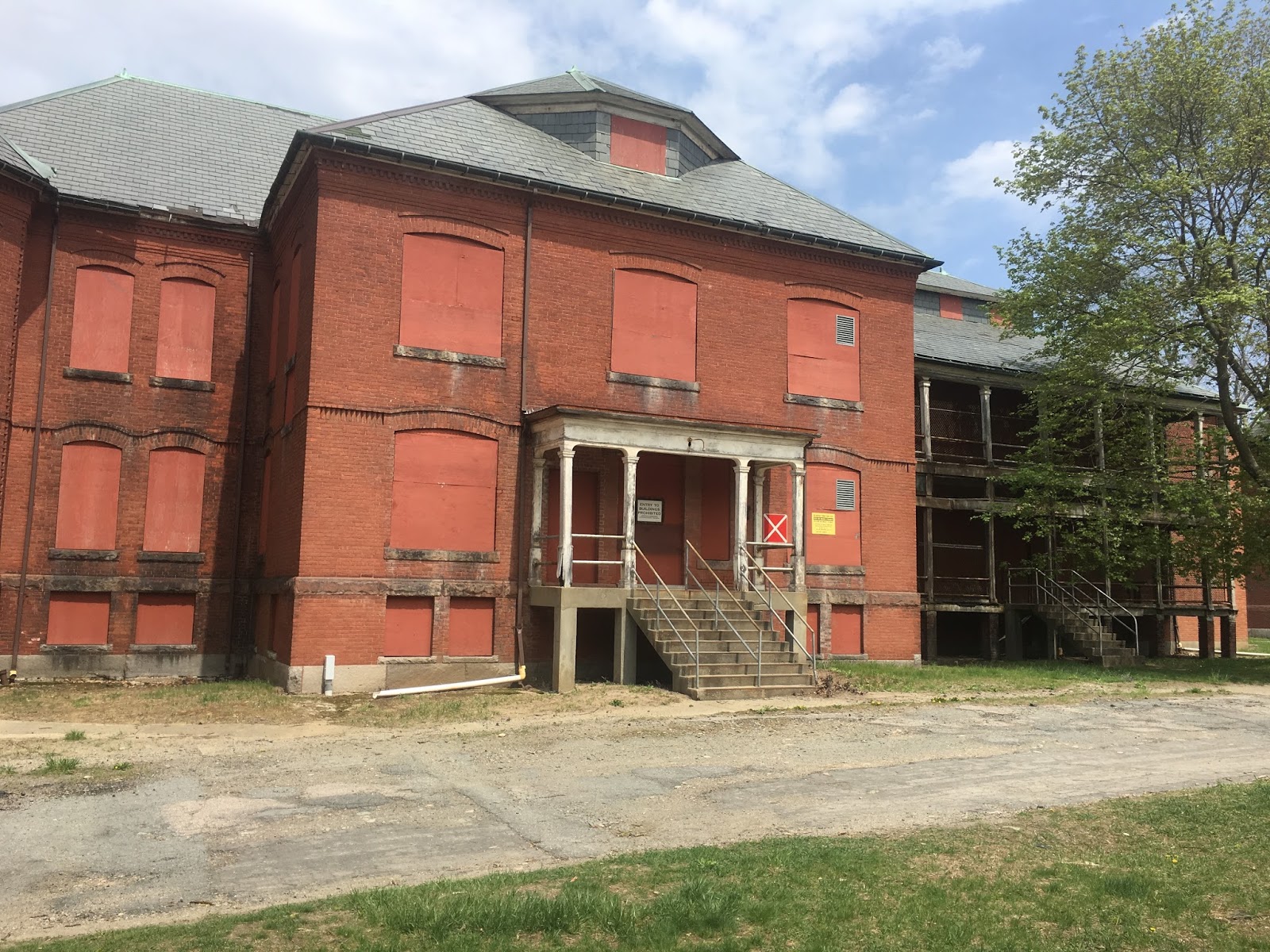 Rondinones' Adventures: The Medfield Insane Asylum