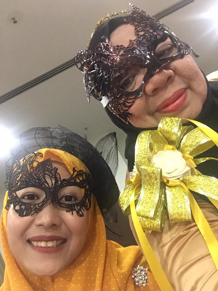 Majlis Dinner Sekolah Dengan Tema Black And Gold Masquerade Yang Sangat ...