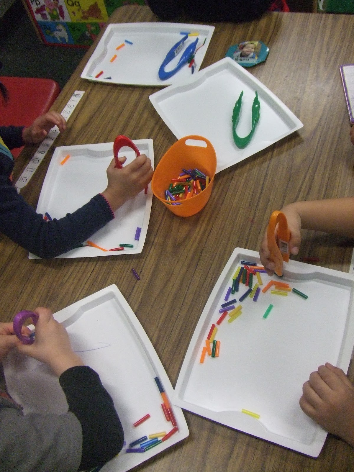 Cachey Mama's World of Learning: Straw Transfer with Tongs