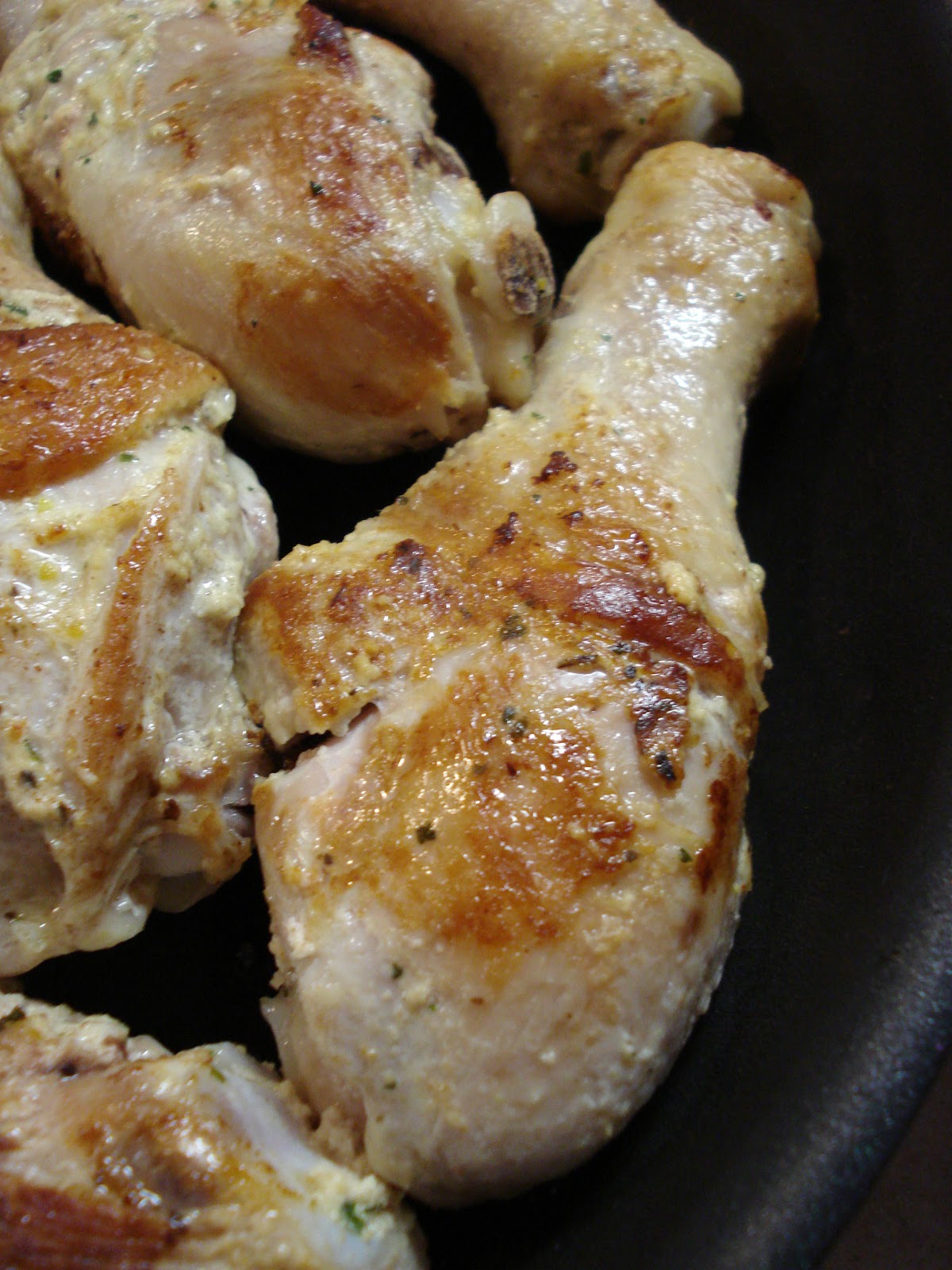 Pisikese Neiu Toidukunstinurk: Praetud broileri poolkoivad