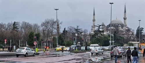 ΚΩΝΣΤΑΝΤΙΝΟΥΠΟΛΗ: MIΑ ΔΕΥΤΕΡΗ ΒΟΛΤΑ ΣΤΗΝ ΠΟΛΗ