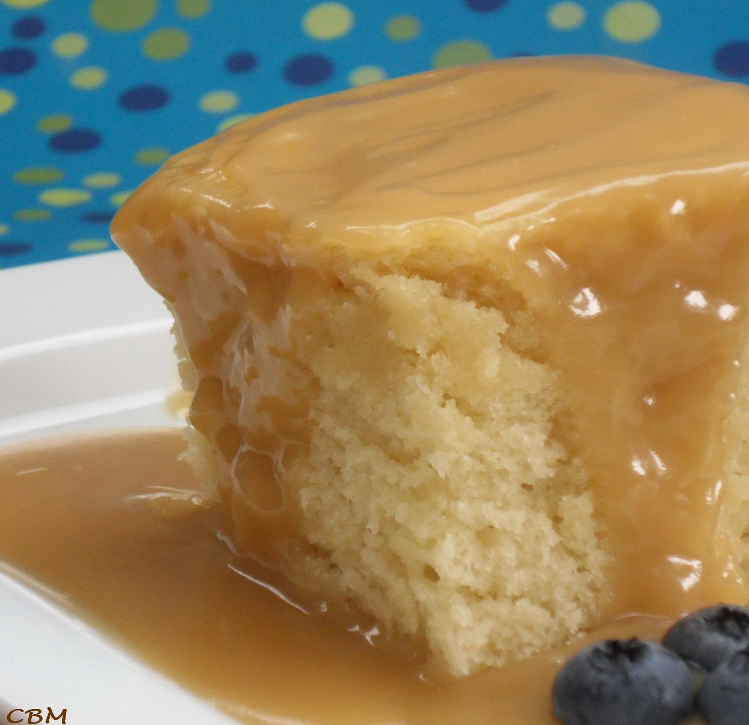 Dans la cuisine de Blanc-manger: Gâteau blanc sauce style St-Hubert