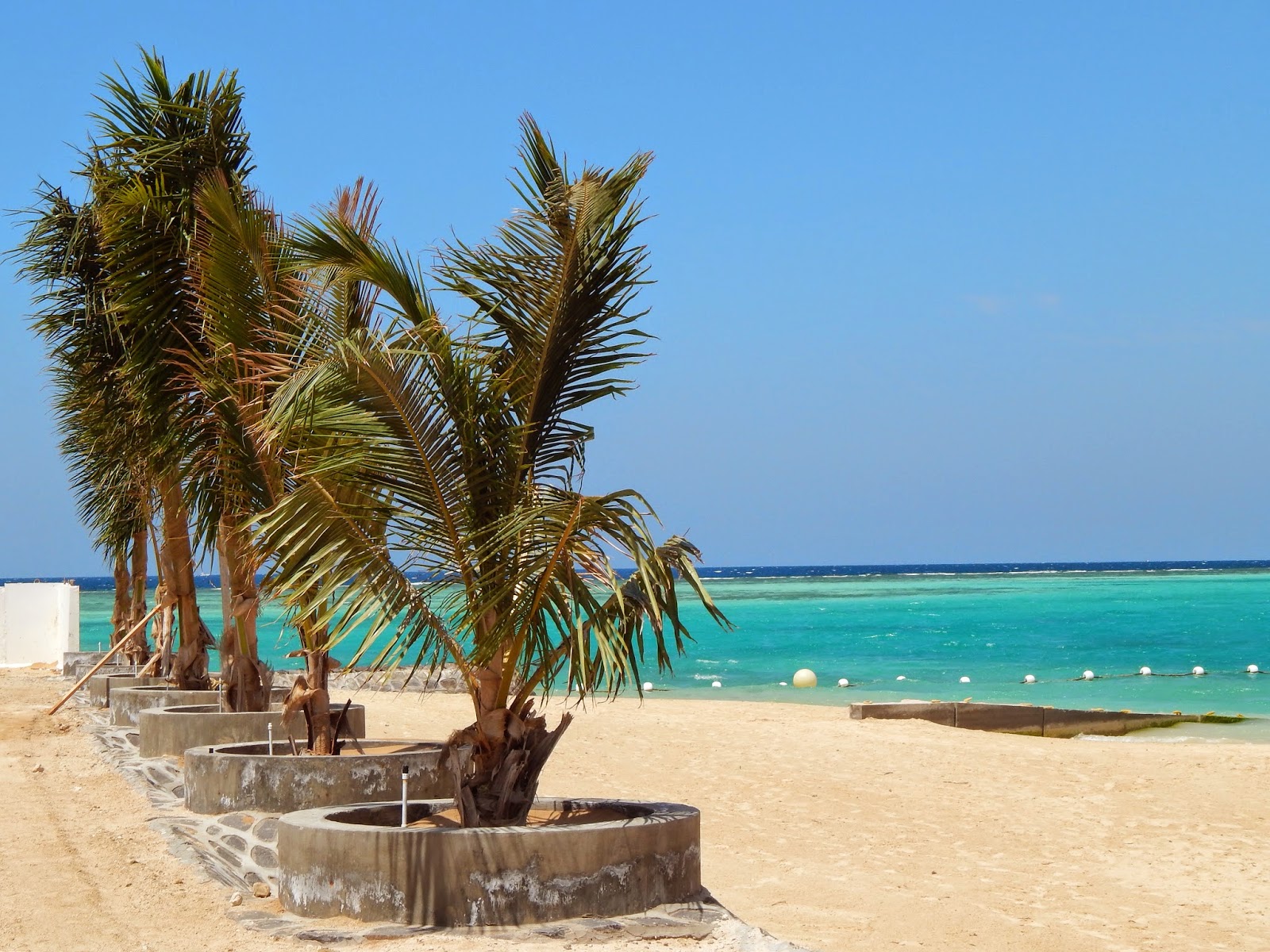 My Pale Blue Blog: 18 Pictures of Silver Sands Beach in Jeddah