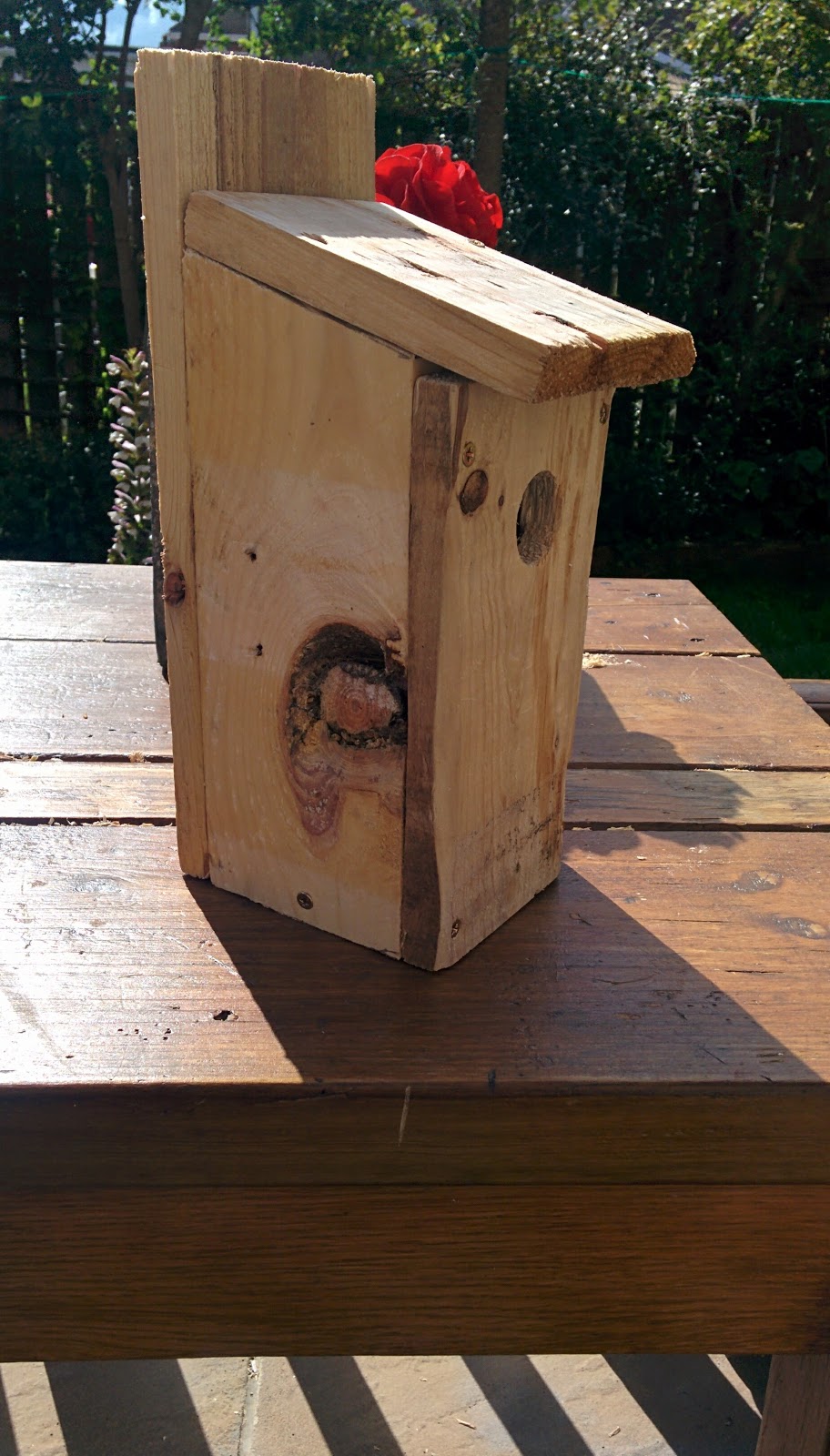 Makestuffathome: Pallet wood bird house