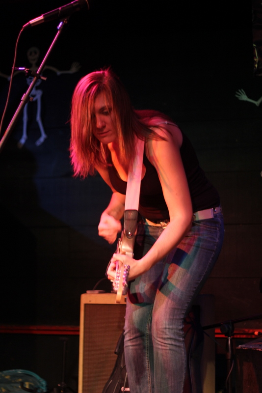 Whittling Fog: Lydia Warren - Time Out Pub, October 31st, 2011