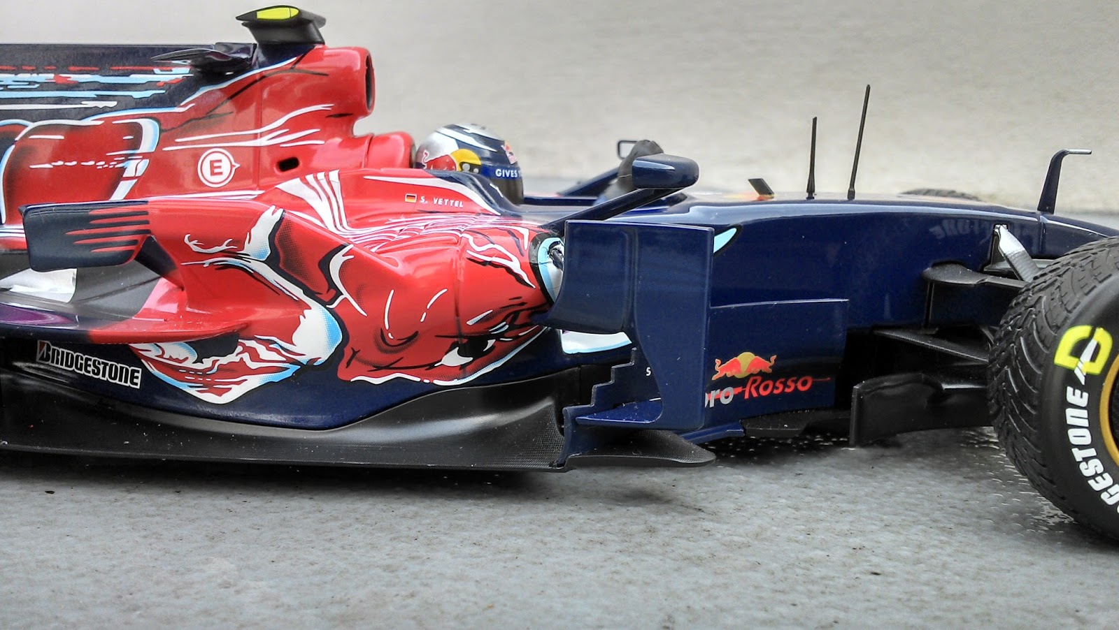MINIF1: TORO ROSSO STR3 2008 VETTEL FIRST WIN