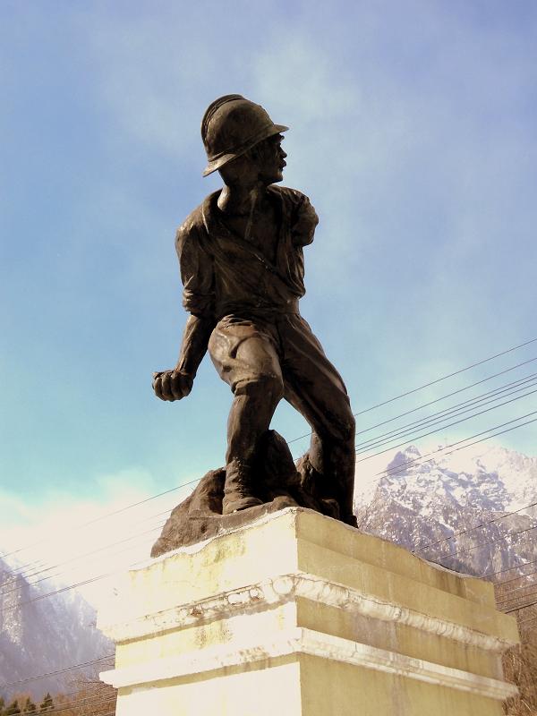 Busteni : Monumentul Ultima Grenada
