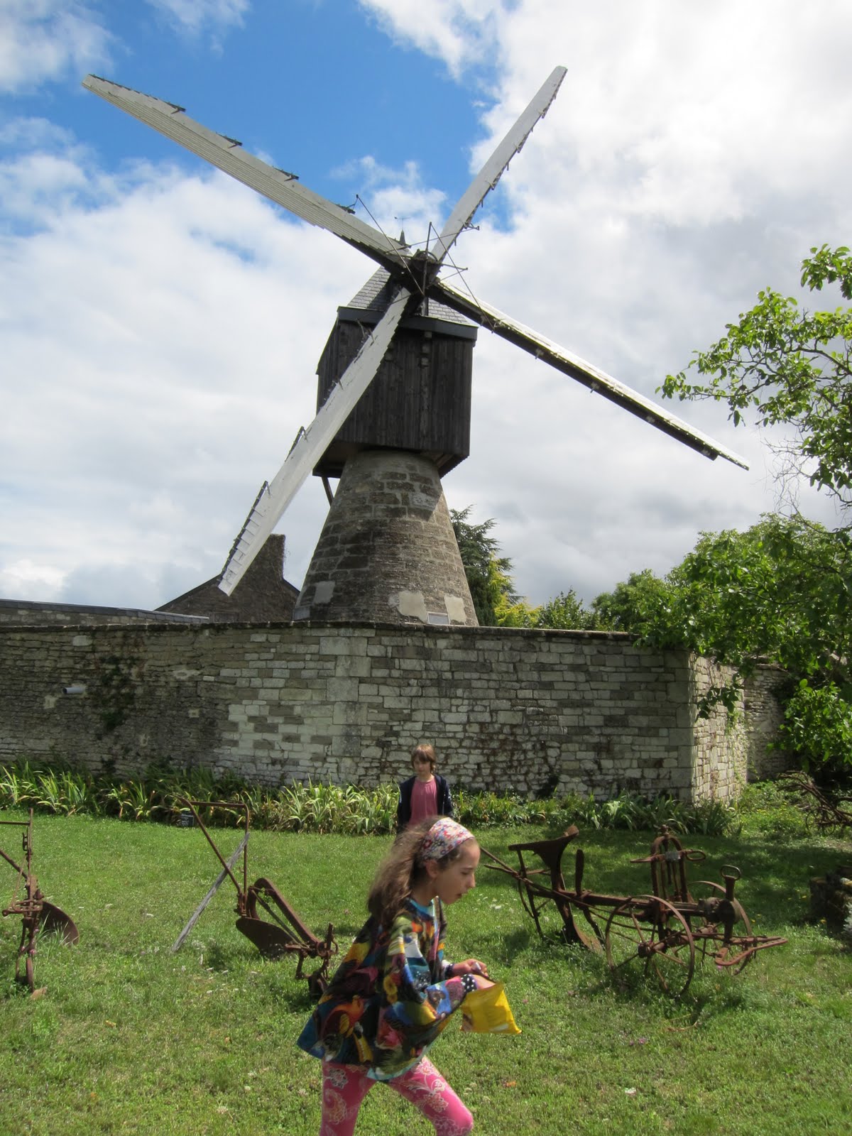 Umstumpular Loons: Windmills of the french countryside