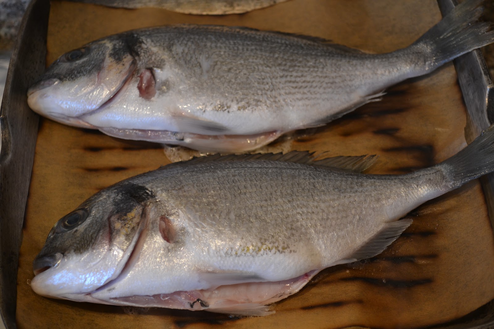 Dorada la gratar ~ Bucataria Irinei...