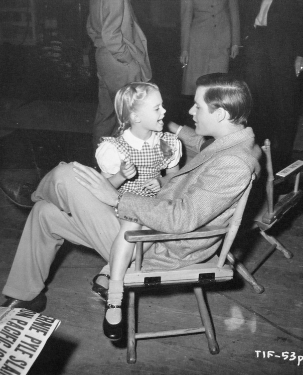 35 Rare and Adorable Photos of Child Star Natalie Wood in the 1940s ...