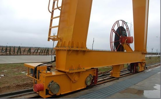 rail mounted gantry crane: Rail mounted double gantry crane