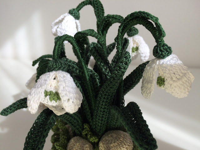 How to crochet a Snowdrop