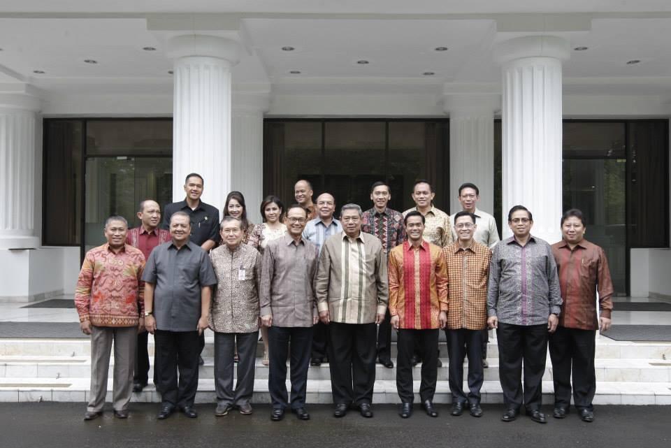 PROFIL H. ANNAR SALAHUDDIN SAMPETODING TURUNAN EMPAT ETNIS | GERAI ...