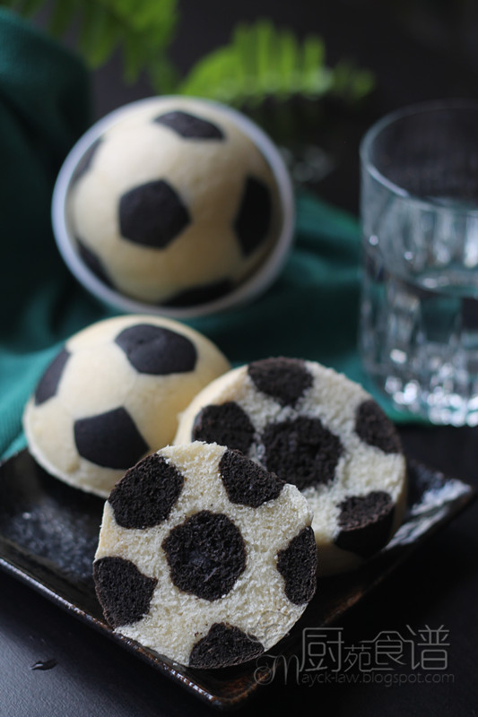 厨苑食谱: 足球面包 【Soccer Bread】