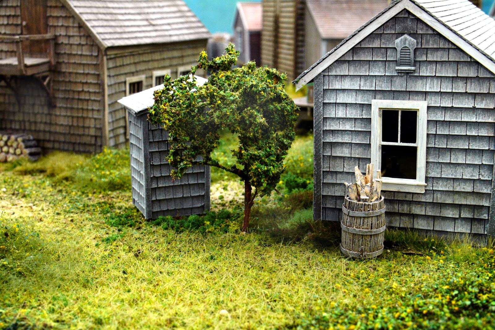 Trackside Scenery: Static grass in O scale