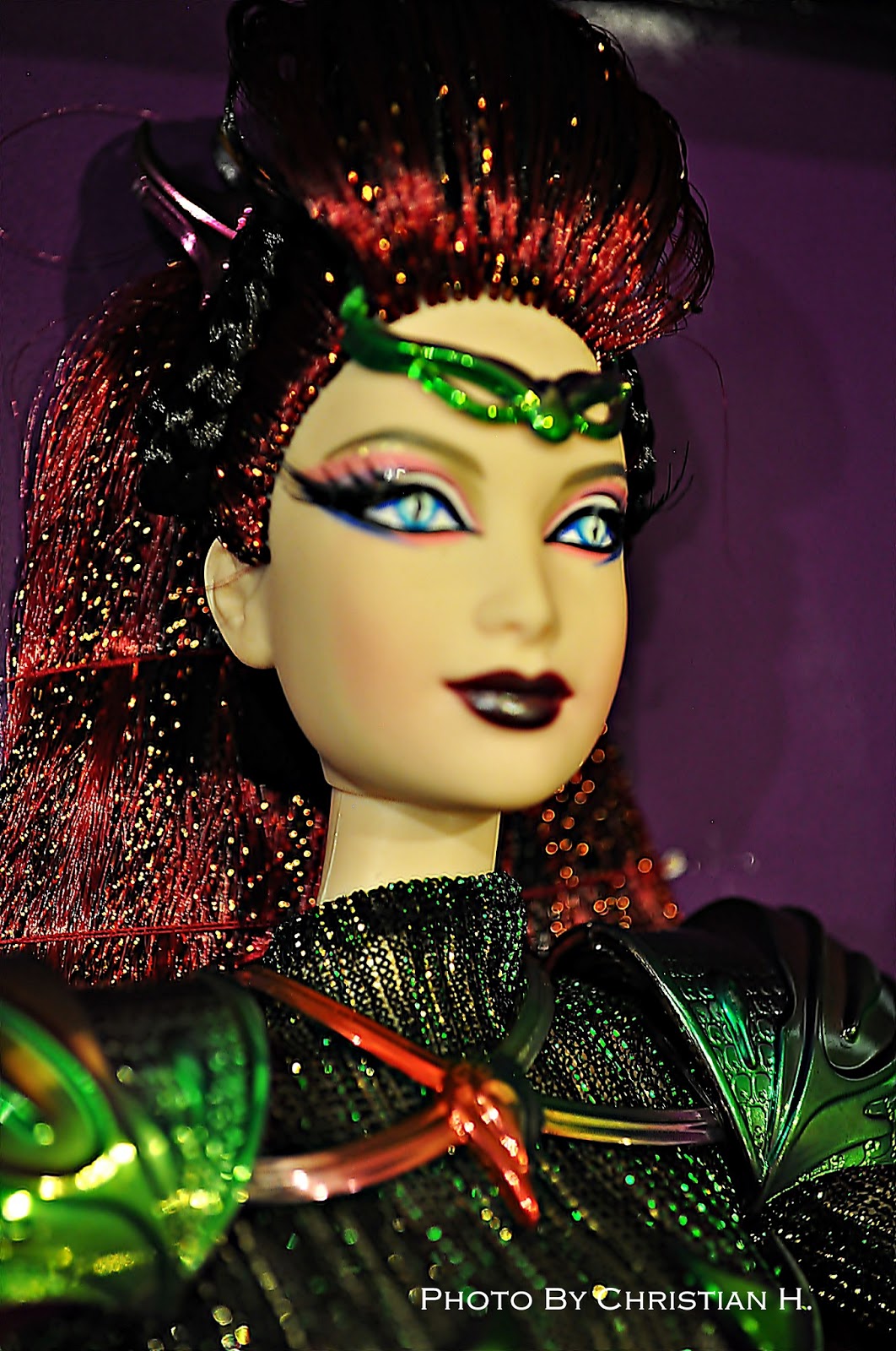 B - VersioN: Empress Of The Aliens™ Barbie® Doll