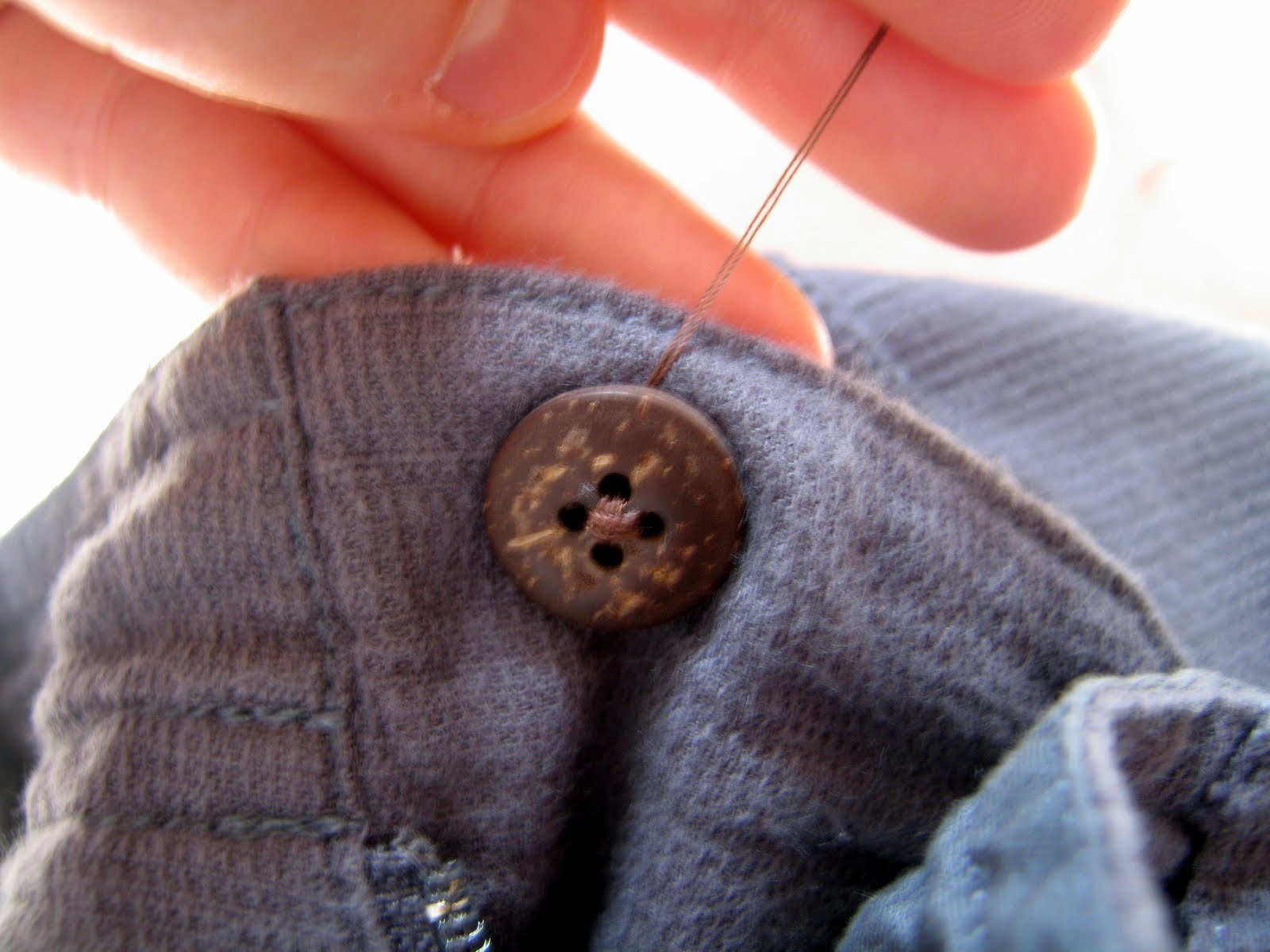 Candidly Kate: ˚tutorial˚ Sewing on a Button