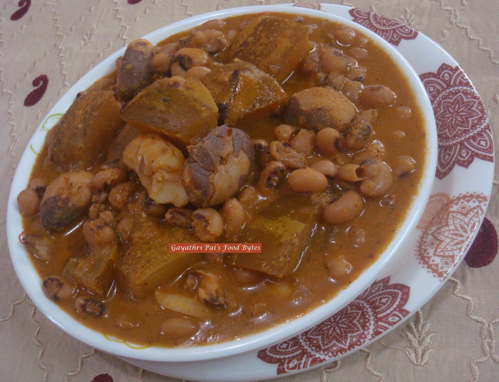 Gayathri Pai's Food Bytes: Alsande~Bee Koddel With Magge And Bikkand.