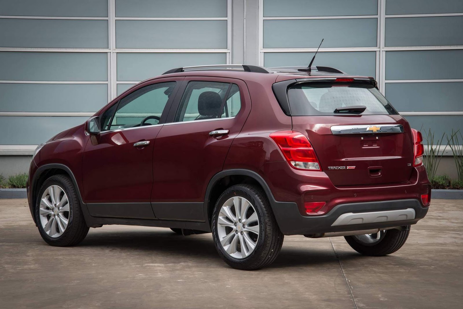 Novo Chevrolet Tracker 2017: fotos, preços, detalhes