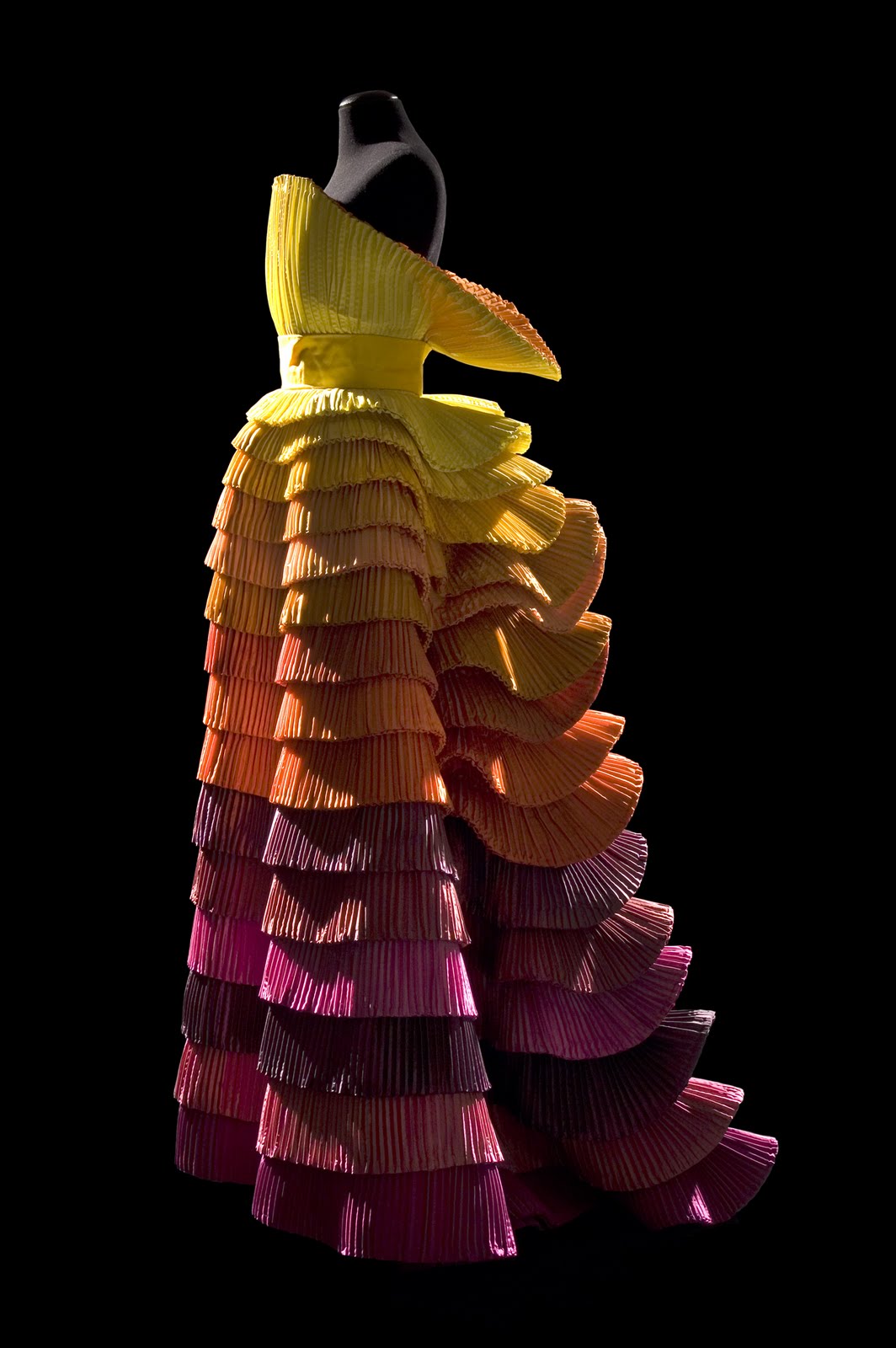 Carrie's Design Musings: Roberto Capucci ~ Art Into Fashion