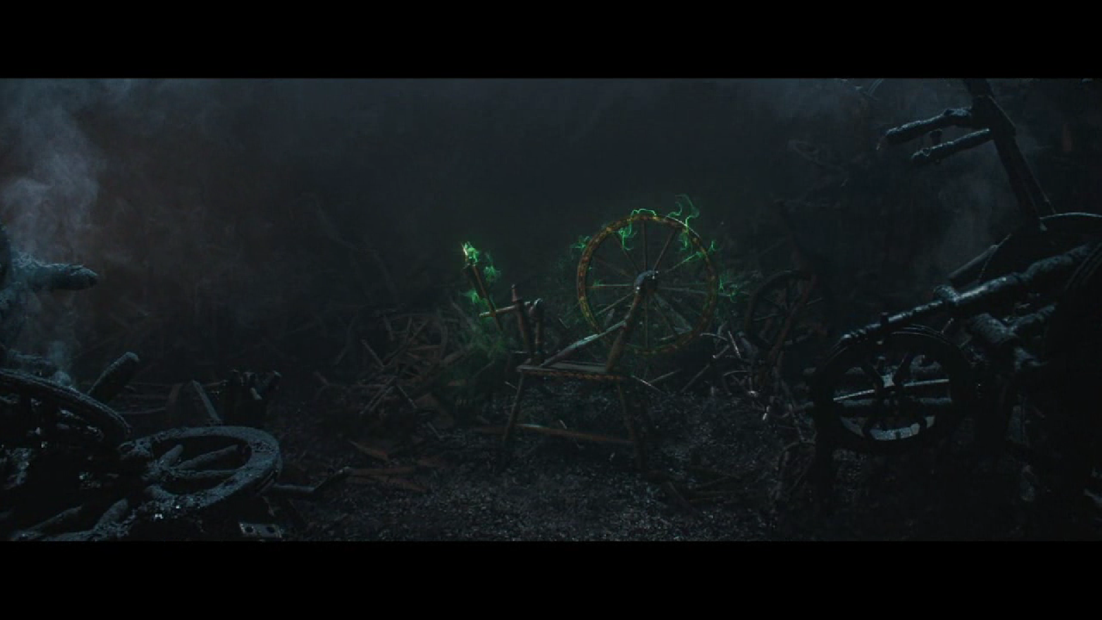 ONCE UPON A BLOG: "Maleficent" - Light & Dark Featurette (lovely), A ...