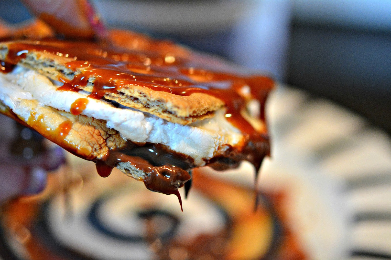 S'MORES DIPPED IN HOMEMADE SALTED CARAMEL - Hugs and Cookies XOXO