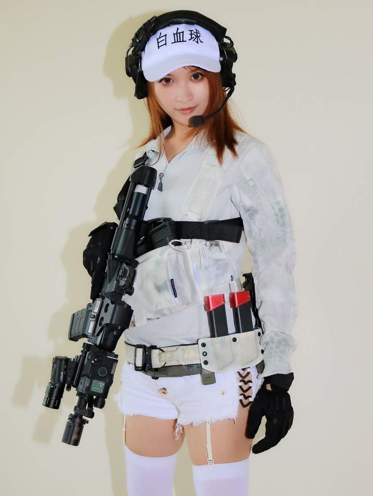 Amazing WTF Facts: Cute Asian Girls With Guns - Japanese Cosplay Armed ...