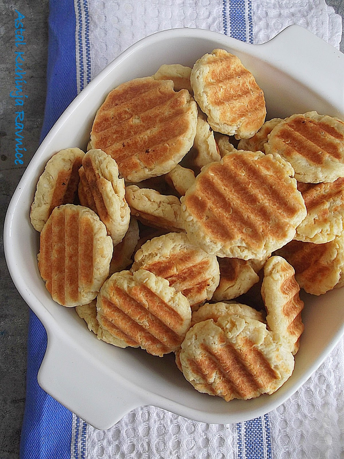 Astal Kuhinja Ravnice: Krekeri sa susamom i parmezanom