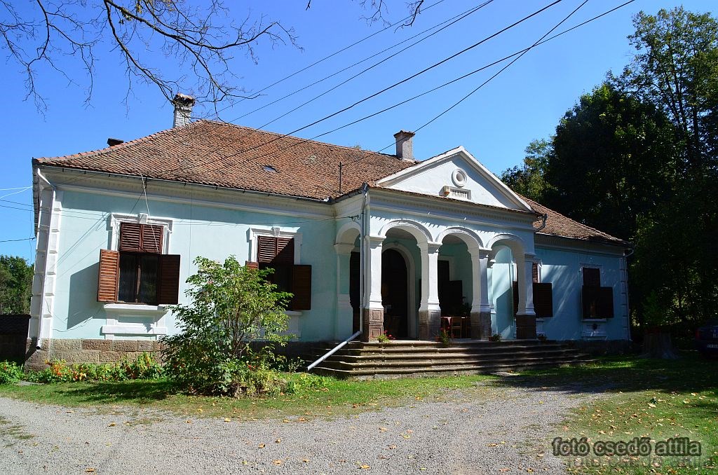 Csedö Attila: Elek Apó szülőfőldjén. KISBACON