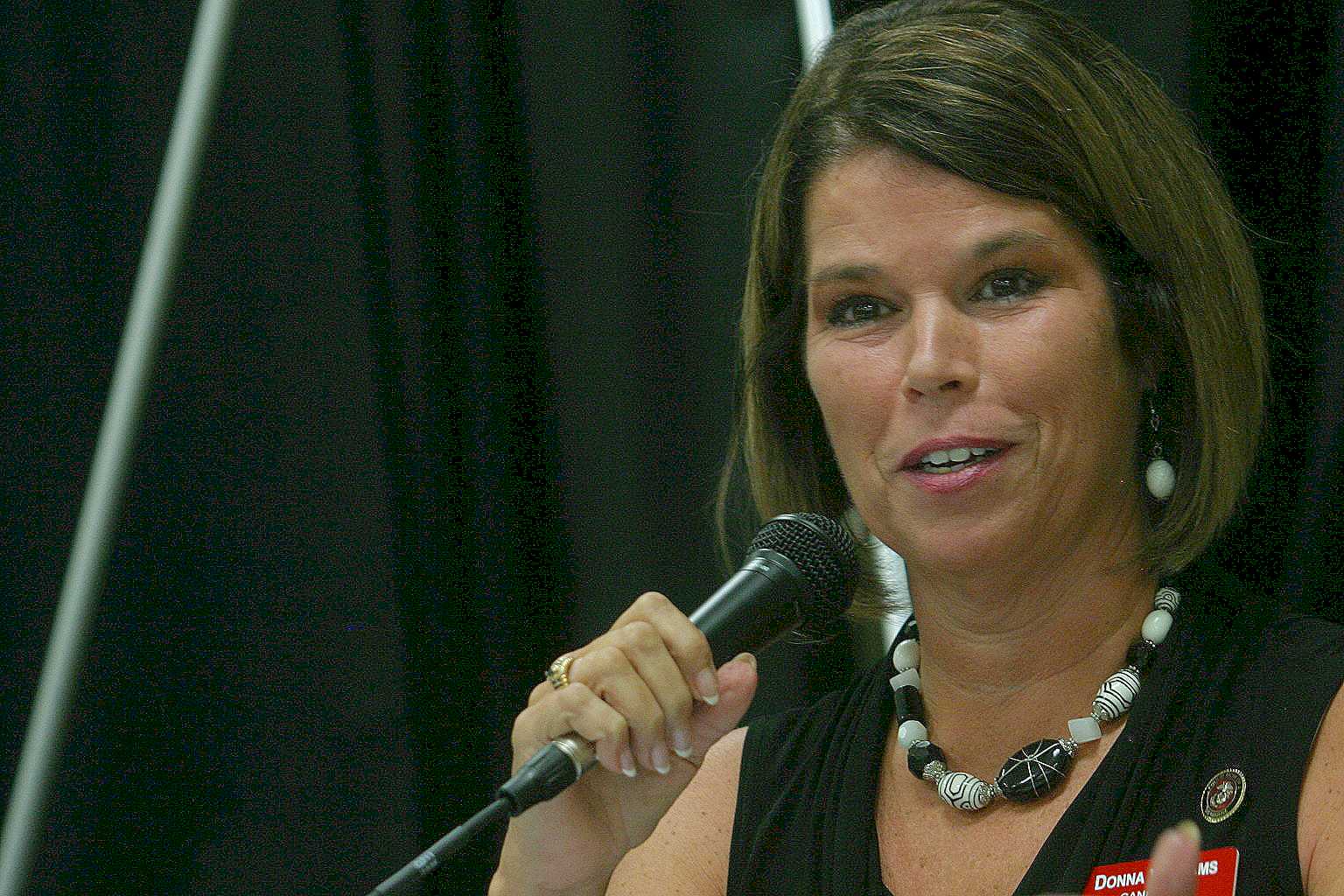 the Cash Roc: THE TWO SIDES OF DONNA WILLIAMS