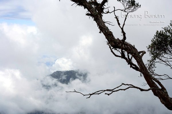 Dan's Den: Gunung Benum 2,107m