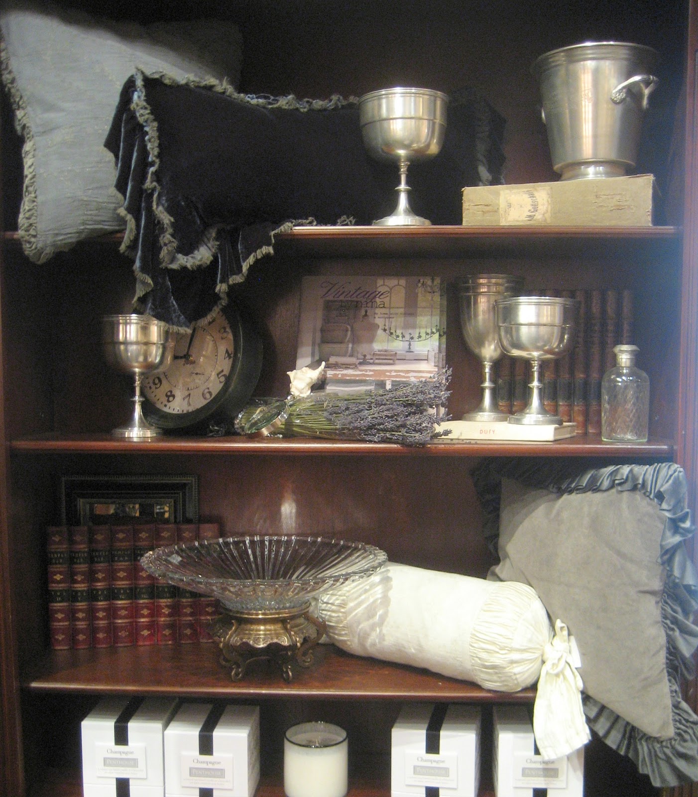 52 FLEA: A Visit to Robyn Story Designs and Boutique